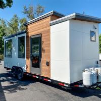 China SGS BV Certified Prefabricated Modular Mobile Container House on Wheels Custom Size for sale