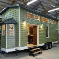 China SGS BV Certified Prefabricated Modular Mobile Container House on Wheels Custom Size for sale