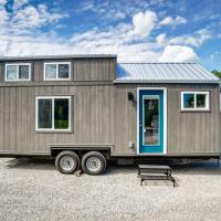 China SGS BV Certified Prefabricated Modular Mobile Container House on Wheels Custom Size for sale