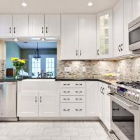 China Customized Lacquer L Shape Modular Kitchen Cabinets OEM ODM Overhead Cupboards 15-35 Days Delivery for sale