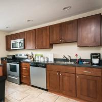 China Custom Solid Wood Modular Kitchen Cabinet Shaker Door 3M Base 3M Wall Pantry Cupboard for sale