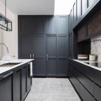 China Custom Solid Wood Modular Kitchen Cabinet Shaker Door 3M Base 3M Wall Pantry Cupboard for sale
