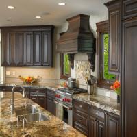 China Custom Solid Wood Modular Kitchen Cabinet Shaker Door 3M Base 3M Wall Pantry Cupboard for sale