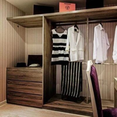China Custom Farmhouse Walk In Closet Wardrobe Melamine Board 7 Layer Lacquer OEM for sale