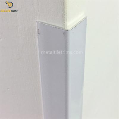 China Aluminum Wall Corner Edging Strip 21.9x21.9mm 1.5mm Thickness White Powder Coated for sale