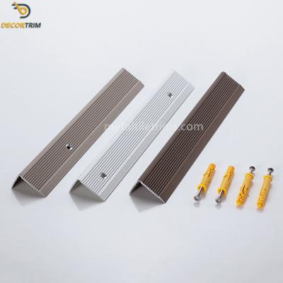 China Aluminum L Shape Tile Trim Stair Nosing Edge Protection 1.1mm Thickness 6063 for sale