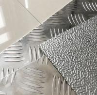 China 5-Bar Checkered Aluminium Sheet Tread Plate in 3003 Alloy with 1.0-8.0mm Thickness for Anti Slip Flooring for sale