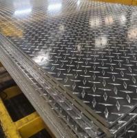 China 5-Bar Checkered Aluminium Sheet Tread Plate in 3003 Alloy with 1.0-8.0mm Thickness for Anti Slip Flooring for sale