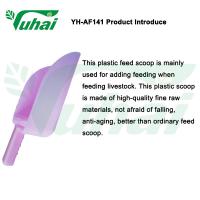 China Pink Green Feeding Hopper Professional 1qt Plastic Feeder Shovel Feed Scoop for sale