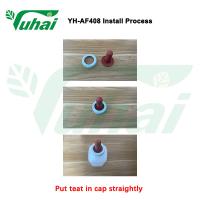 China 4 Pints Calf Feeding Bottles For Cow Animal PE Material Feeding Bottle With Handle for sale