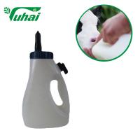 China 2.5 Liters Plastic Calf Milk Feeding Bottle With The Regulator Handle And Clear Scale for sale