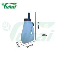 China 2.5 Liters Plastic Calf Milk Feeding Bottle With The Regulator Handle And Clear Scale for sale