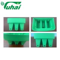 China 2l Cow Feeding Teat Buckets Green Calf Feeder Bucket With Nipple for sale