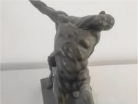 China Indoor Ornaments Cast Bronze Modern Sculptures For Home Decor for sale
