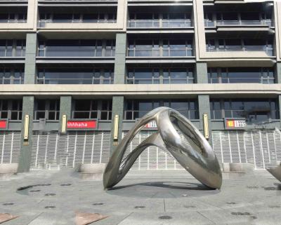 China Popular Mirror Exterior Stainless Steel Sculpture Garden Ornaments 2.2 Meter Length for sale