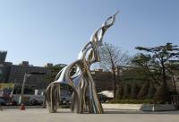 China Abstract Giant Outdoor Sculpture Mirror Polished For Square Decoration for sale