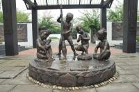 China Realistic Large Outdoor Bronze Sculptures Children Playing Shape Antique Design for sale