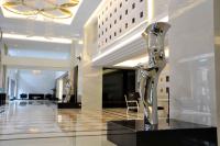 China Hotel Decoration Tall Abstract Sculpture With Mirror Polished Surface Finish for sale