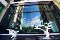 China Color Painted Metal Animal Statues White Baking Varnish For Hotel Ornaments for sale