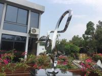 China Abstract Tall Garden Ornaments Statues Handmade Polished Metal Long Life for sale