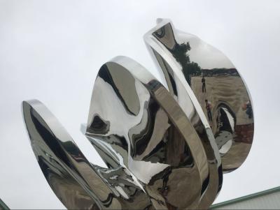 China Abstract Metal Garden Sculptures And Ornaments Mirror Polished Finishing for sale