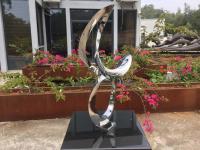 China Polished Mirror Stainless Steel Sculpture , 0.8m Height Hotel Interior Sculpture for sale