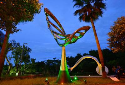 China Modern Large Outdoor Sculpture , Mirror Polished Stainless Steel Art Sculptures for sale