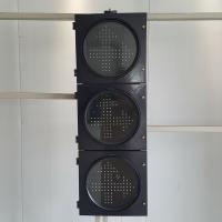 China 3-Aspect RYG Double-Arrow Road Traffic Light 300MM Red Yellow Green for sale