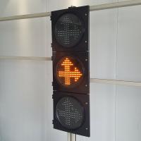 China 3-Aspect RYG Double-Arrow Road Traffic Light 300MM Red Yellow Green for sale