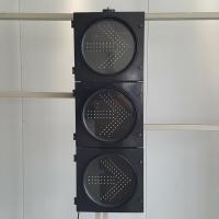 China Flip Door Detachable Aspect 300MM 3-Aspect RYG Straight Arrow Traffic Light for sale