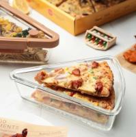 China Multifunctional 25oz Capacity Triangle Glass Pizza Storage Container for Food Storage for sale