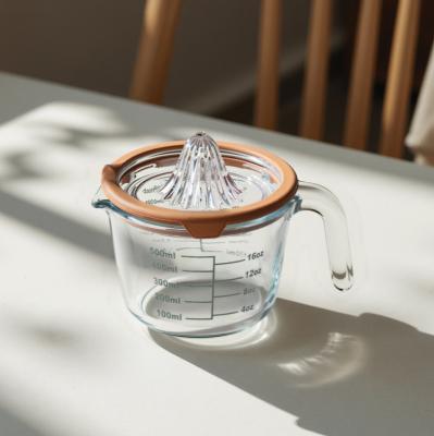 China IKOO High Borosilicate Glass Measuring Cup and Juicer with 500ml Capacity and Microwave Safe Design for sale