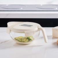 China 2000ml Capacity Borosilicate Glass Bowl with 5-in-1 Grater Set and Non-slip Silicone Base for Food Prep for sale