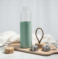 China 600ml BPA-Free Leak-Proof Borosilicate Glass Water Bottle with Bamboo Lid and Silicone Sleeve for sale