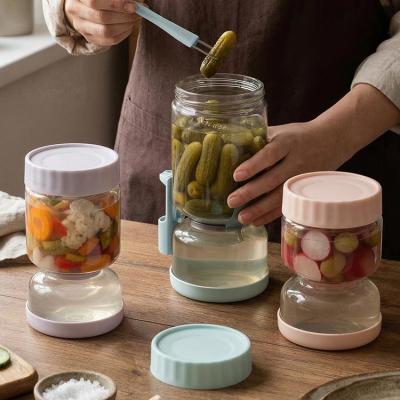 China IKOO High Borosilicate Glass Pickle Jar with Airtight Lid and Silicone Partition for Easy Pickle Retrieval for sale