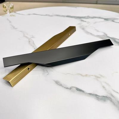 China Soft-Close Aluminium Handles For Cabinets Noise Reduction Design for sale