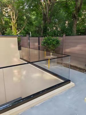 China Tempered 12mm Glass Aluminum Balcony Fence With Anti-Corrosion Frame for sale