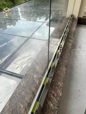 China Height-Adjustable Aluminum Glass Pool Fence 1.2m For Sloped Ground for sale