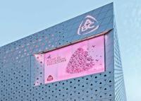China Fixed Outdoor LED Curtain Display LED Media Facade P16/33mm Power Saving for sale
