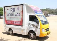 China Outdoor Mobile Truck Mounted LED Screen 6500 Nits IP65 for Advertising for sale