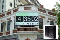 China Outdoor LED Digital Signage Display P6.67 P8 P10 6500nits IP65 Steel Cabinet for Advertising for sale