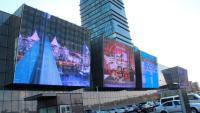 China IP67 Waterproof Glass Wall LED Display 6500 Nits Aluminum See Through Screen 500x1000mm for sale