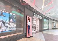 China 3840Hz 2.5mm Indoor LED Poster Screen Movable Sign Board for Advertising for sale