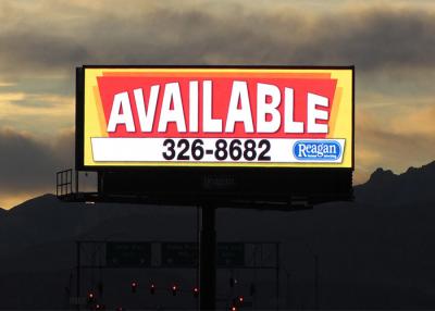 China Outdoor Commercial LED Display IP65 Digital Billboard 1920Hz High Refresh for sale