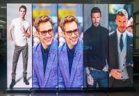 China Indoor Poster LED Display P2.5 Mirror Screen 570x1897mm Die Cast Aluminum Wifi 4G USB for Shopping Mall Advertising for sale