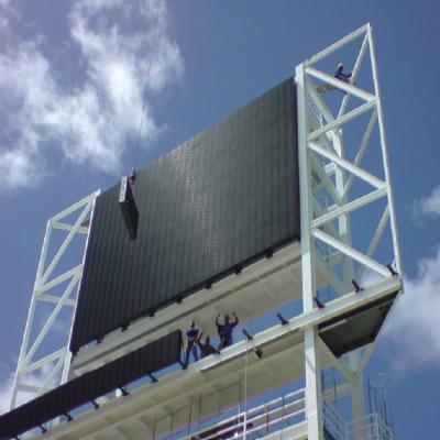 China Outdoor Fixed HD Billboard LED Display P2.6-16 Steel 5500 Nits 1920Hz for sale
