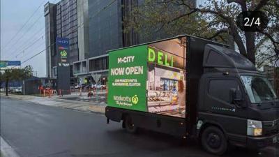 China P8 Truck LED Display Trailer 6000nits SMD2727 with Hydraulic System for Mobile Advertising for sale