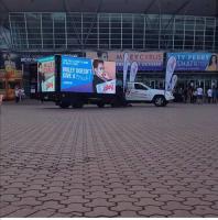China P6.67 Truck LED Display 6000 Nits 360W/m2 with Hydraulic Lifting System for sale
