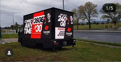 China 6000 Nits P4 Truck Led Display Trailer With Hydraulic System for sale