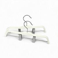 China Thickened non-slip mark-free children's plastic trouser hangers for clothing stores in various sizes for sale